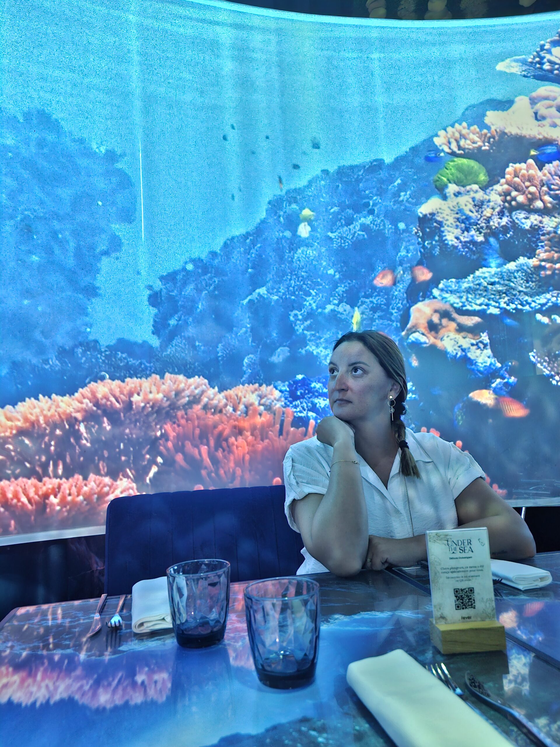 Un restaurant sous la mer